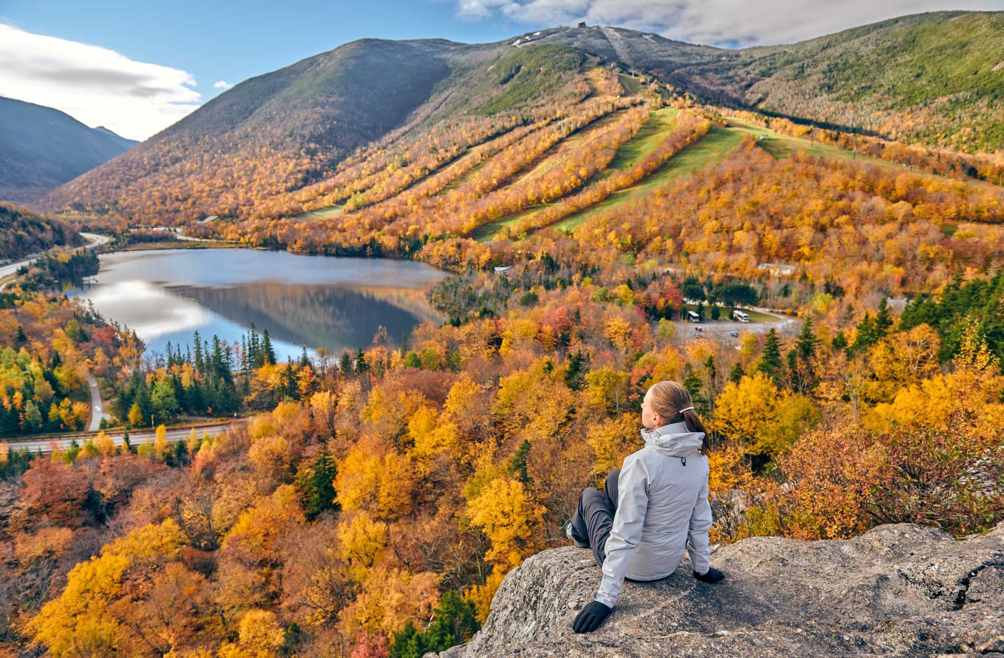 New Hampshire Fall Foliage 2023: Where to Go & When